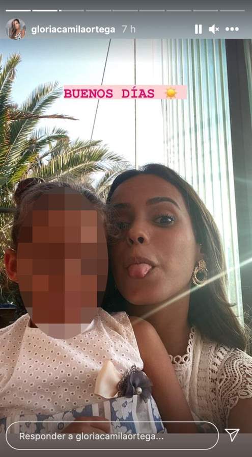 Gloria Camila recibe la visita de su sobrina María Rocío, hija de José Fernando y Michu