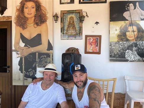 Kiko Rivera lo da todo sobre el escenario y Amador Mohedano se ...