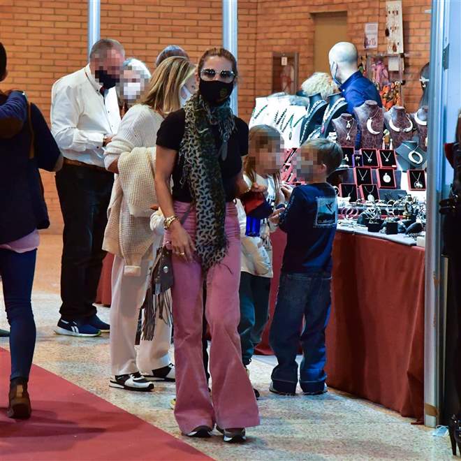 La cita ineludible que ha unido a Elsa Pataky e Isa Pantoja en Sevilla ...