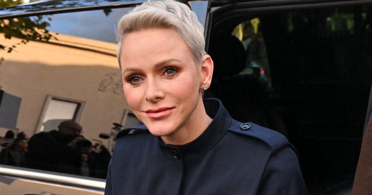 Charlene de Mónaco reaparece en solitario en París y firma su look más ...