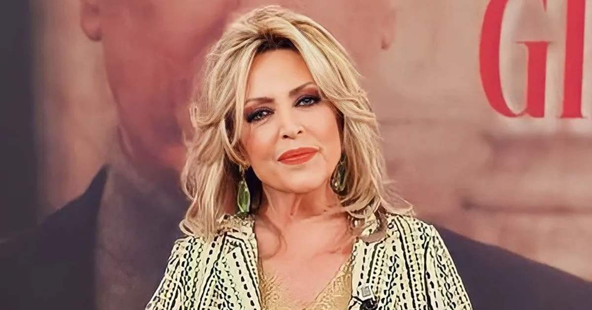 Jeans rotos y jersey boho: Lydia Lozano rejuvenece diez años con su ...