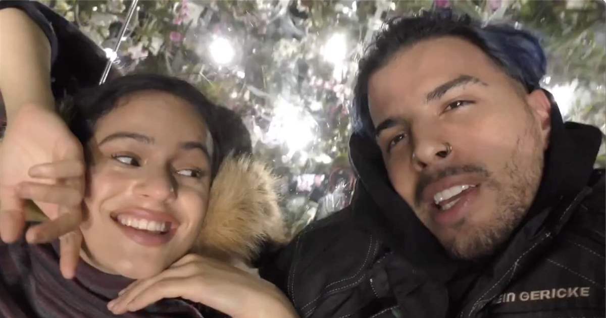 ¡SE CASAN! Rosalía enseña llorando el anillo de compromiso de Rauw Alejandro | VIDEO