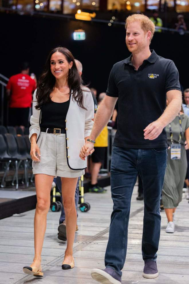 Meghan Markle presume de piernas en shorts y te enseña cómo combinarlos ...