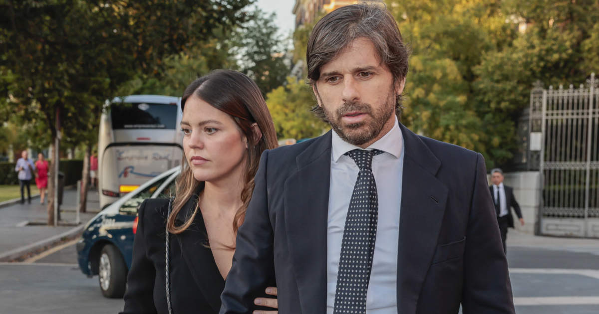 Isabelle Junot y Álvaro Falcó dan su último adiós a Marta Chávarri en ...