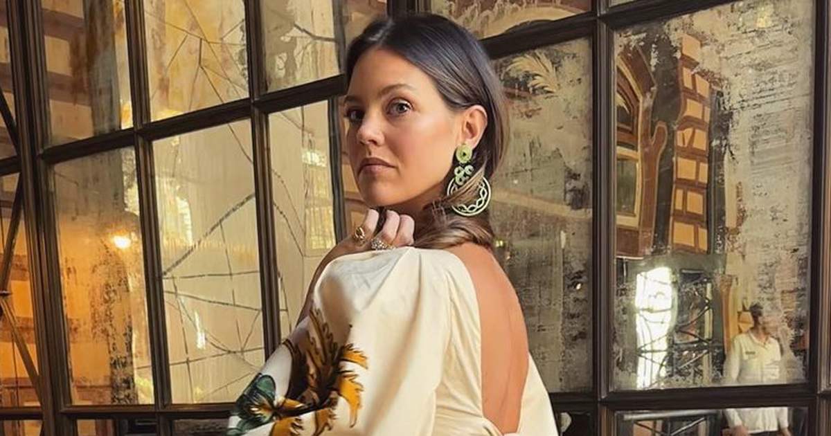 Isabelle Junot es la invitada más elegante del otoño con el vestido cut ...