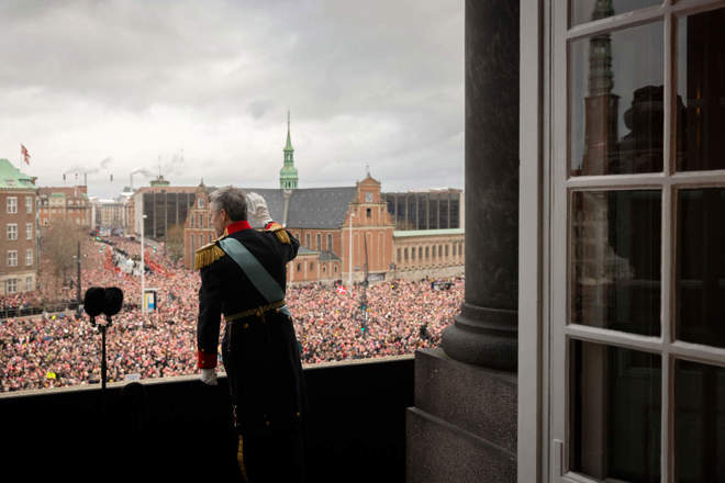 Salen a la luz fotos inéditas de la proclamación de Federico y Mary de Dinamarca: del beso a la ...
