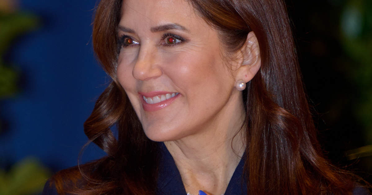 Mary Donaldson arriesga y gana con la manicura ‘navy blue’ (la más ...