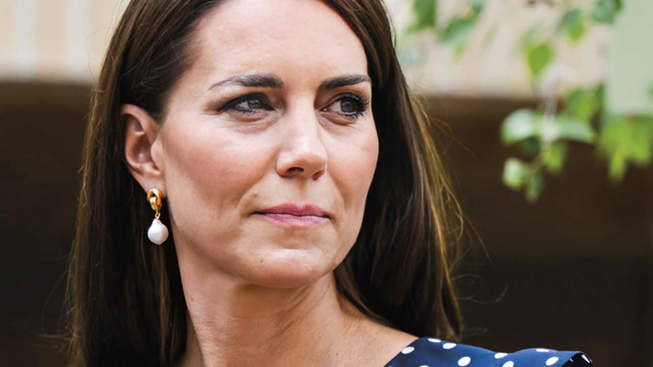 Ailsa Anderson, ex portavoz de la reina Isabel II, da un giro sobre los ...