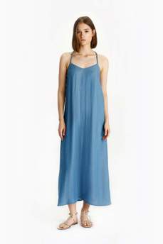 Vestidos básicos y holgados de Lefties para cualquier plan de verano