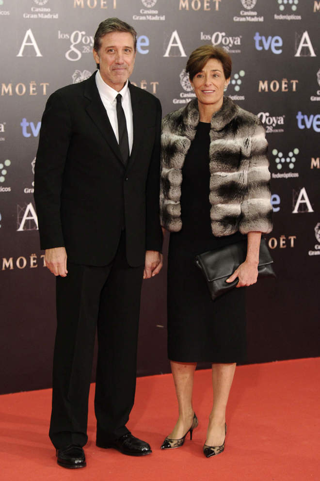 Así fue la discreta boda de Emilio Aragón y Aruca Fernández-Vega: de su largo noviazgo a una ...