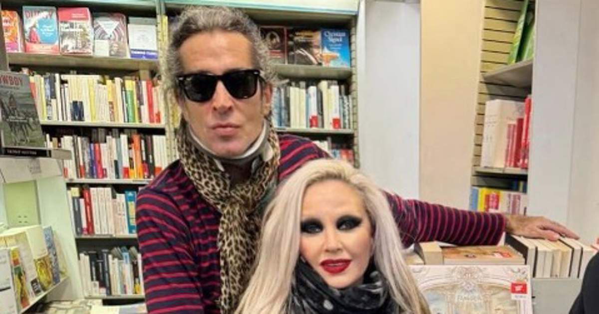 Mario Vaquerizo, muy orgulloso, acompaña a Alaska en uno de sus días ...