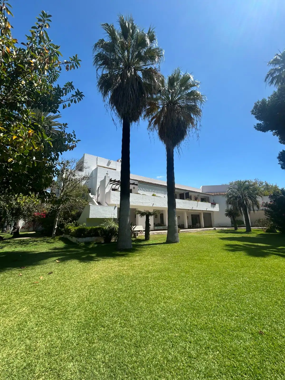 EXCLUSIVA | Entramos en Villa Astrida: la residencia de los reyes de ...