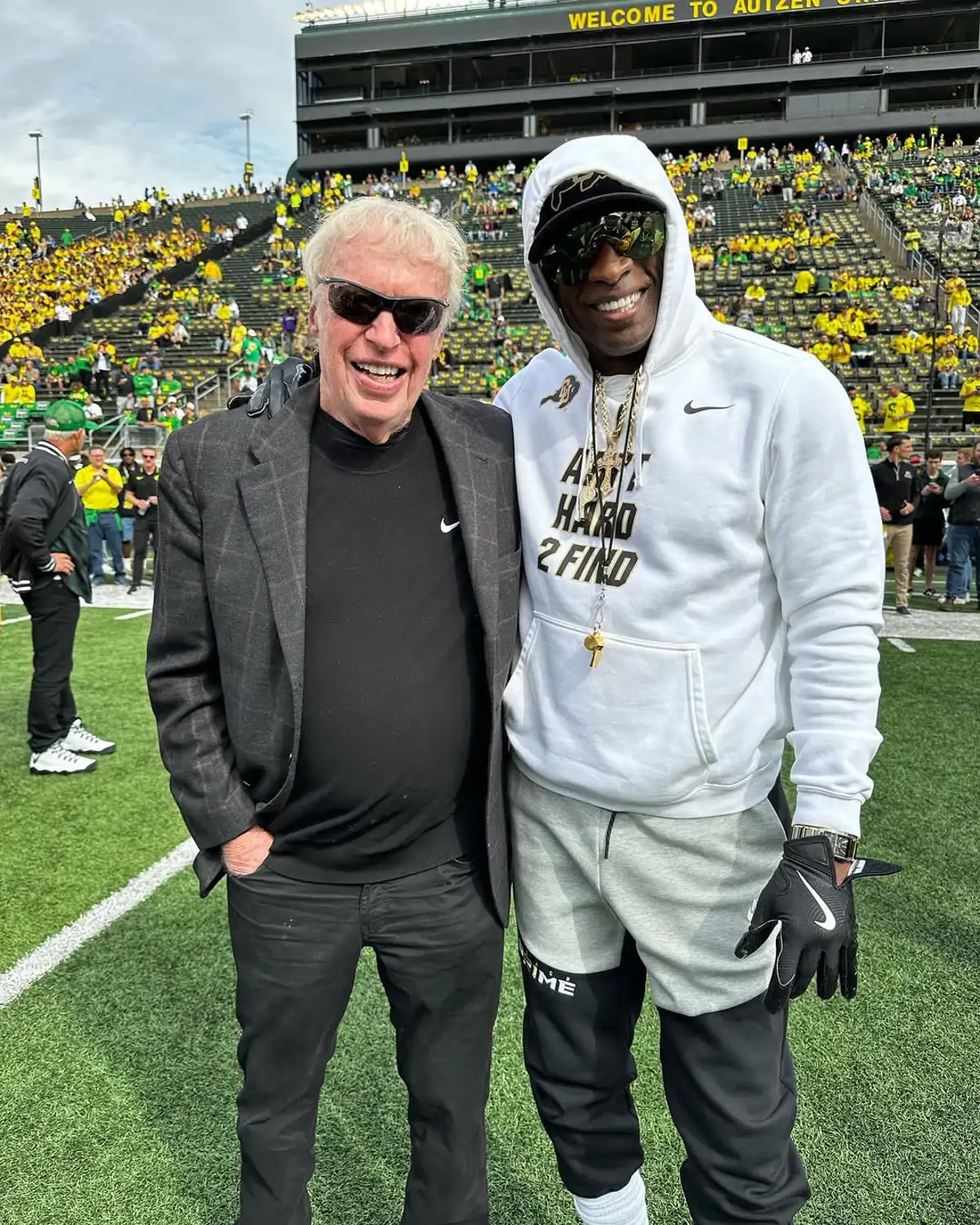 La tragedia que marcó al dueño de Nike: Phil Knight dona 2.000 millones a la investigación ...