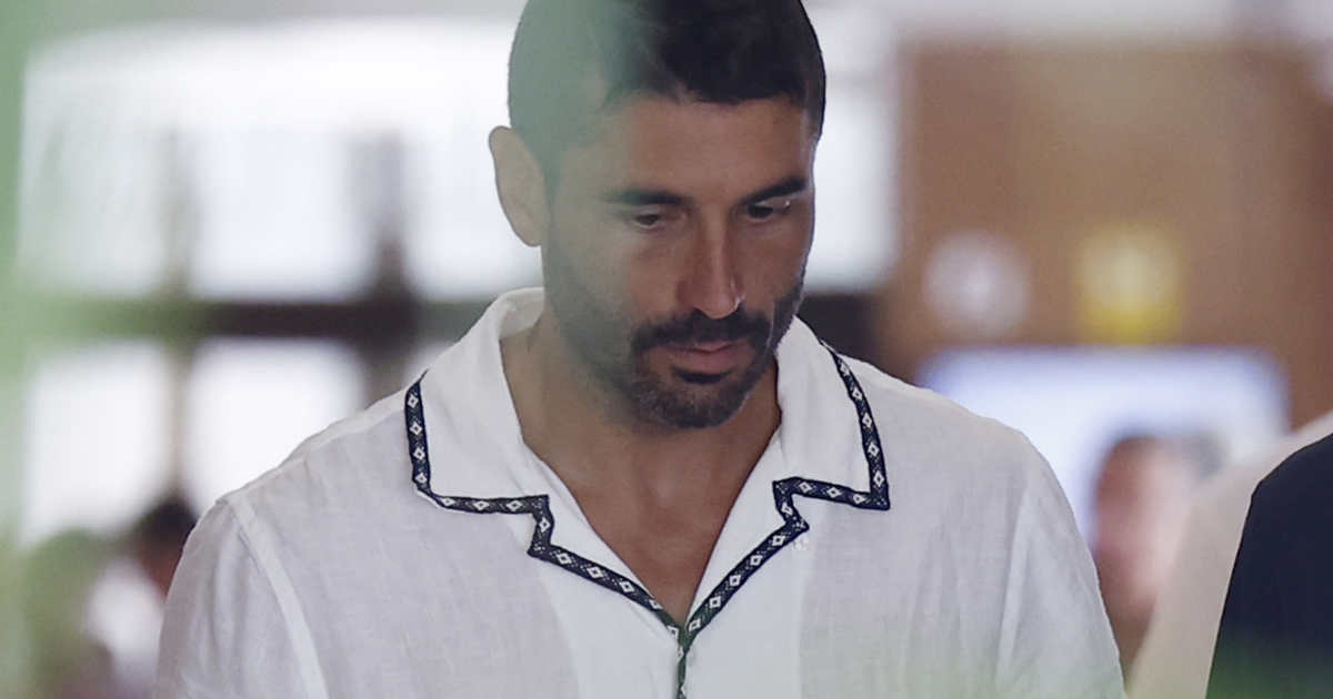 Primeras imágenes de Alex García, destrozado, en el funeral de su ...